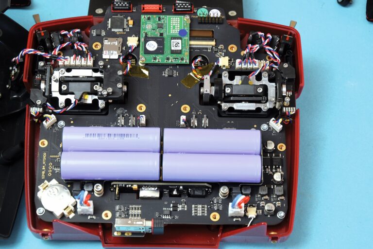 ATOM-Fernsteuerung von PowerBox Systems - MFI Magazin