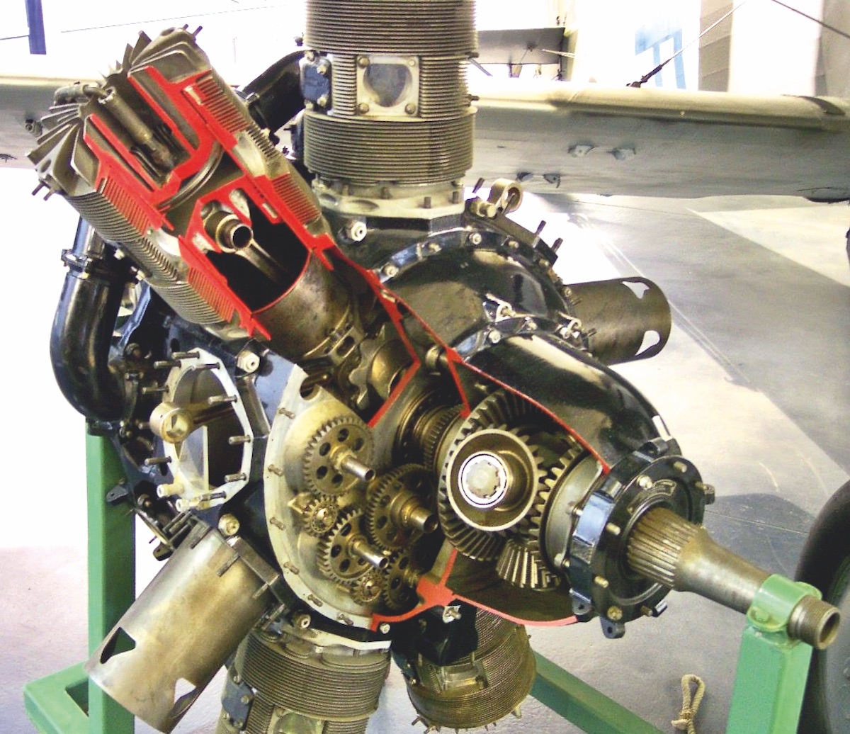 Viertaktmotoren mit Drehschieber - MFI Magazin